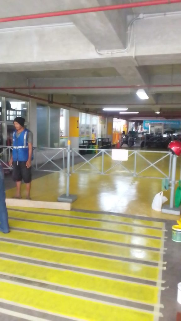 Pengecatan Marka Area Gedung Parkir UPI – BIRO ASET DAN LINGKUNGAN